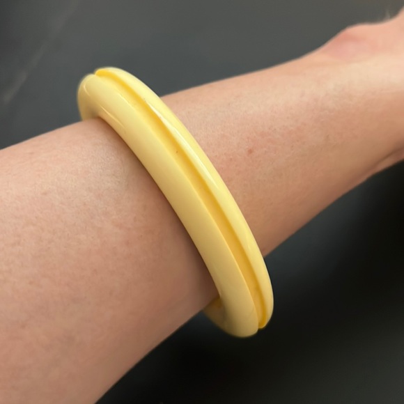 Jewelry | Vintage Plastic Bangle Bracelet Light Yellow Cream Divet ...